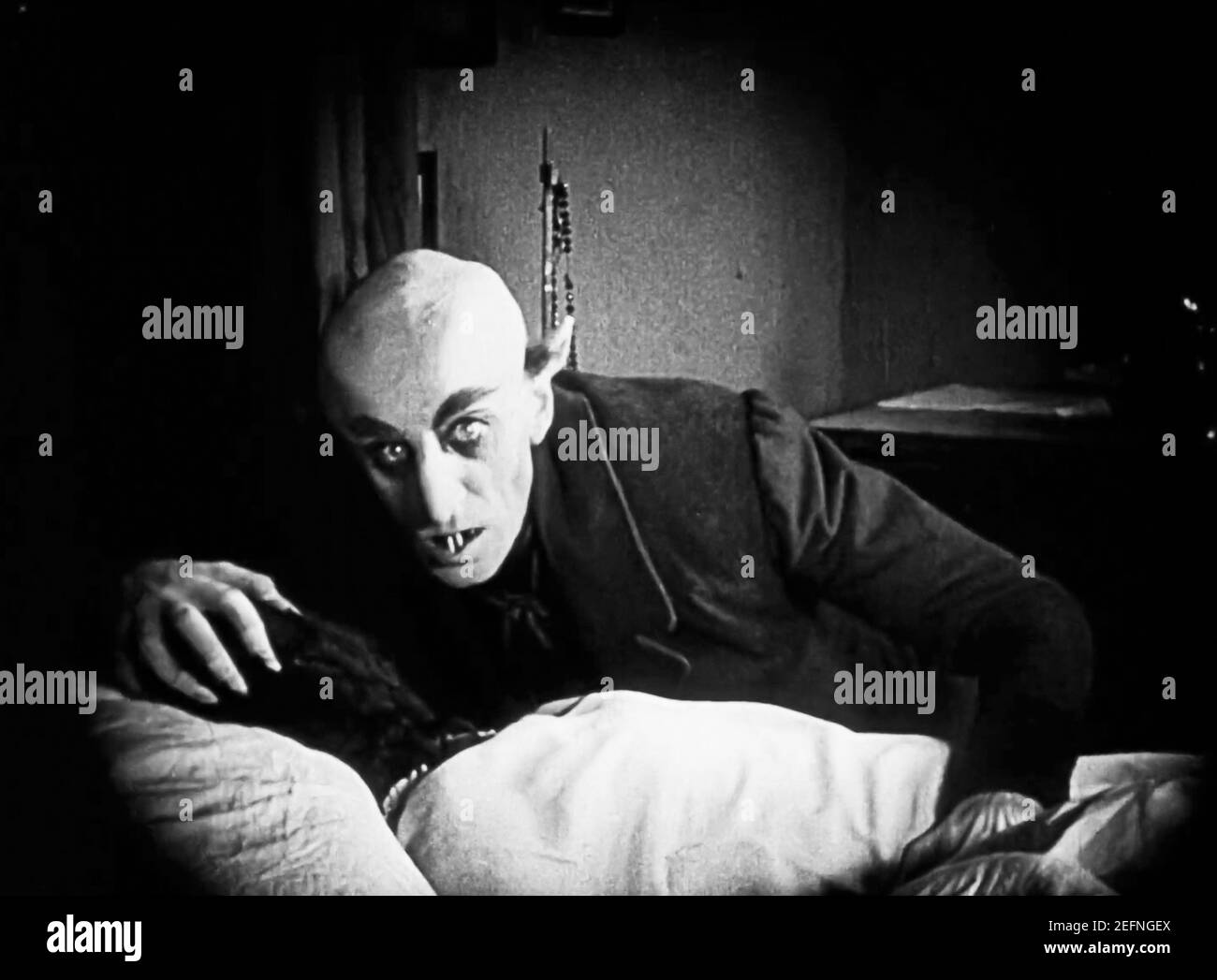 Greta Schroder and Max Schreck in a scene from the (C)Film Arts Guild ...