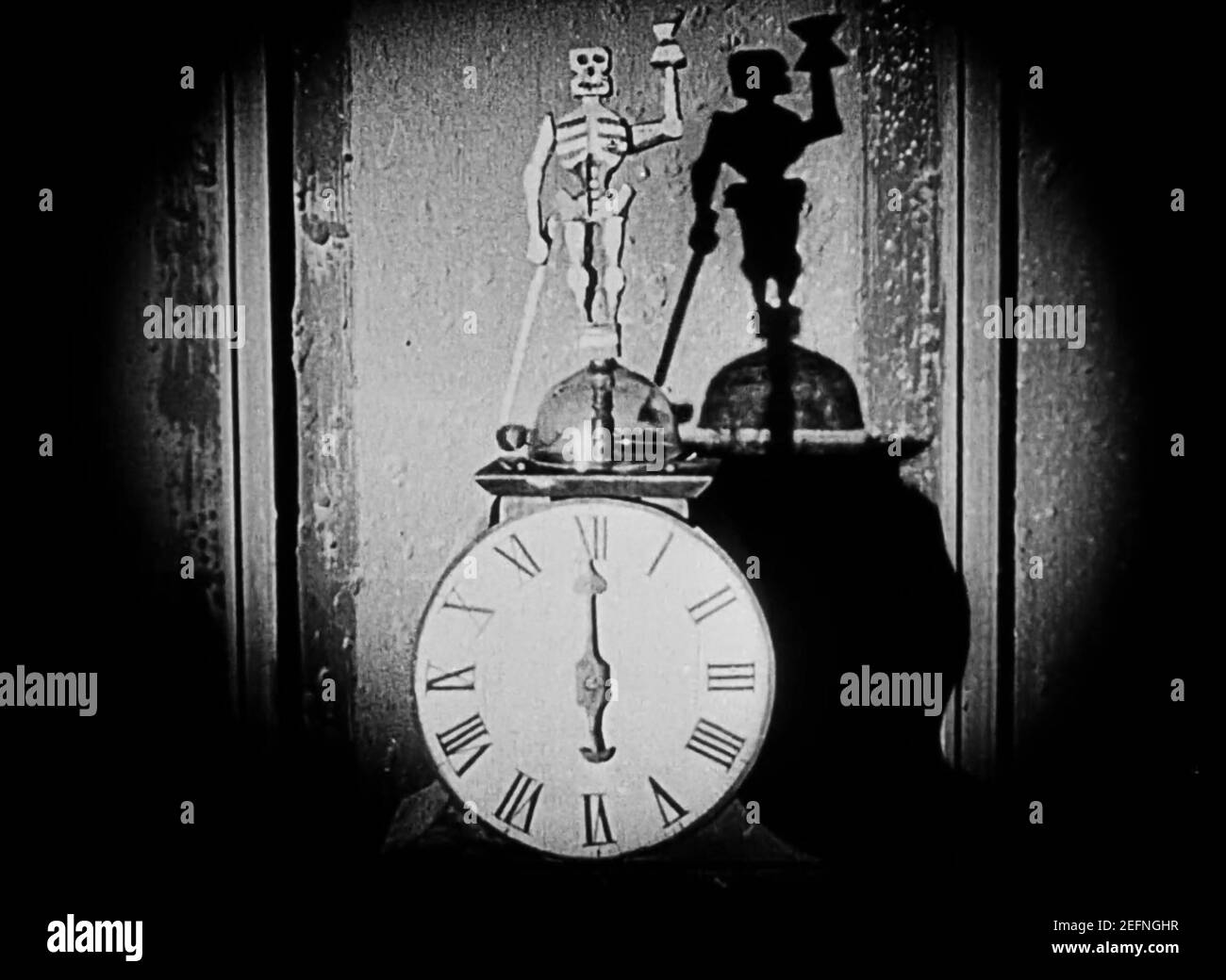 A scene from the (C)Film Arts Guild film : Nosferatu (1922). Plot ...