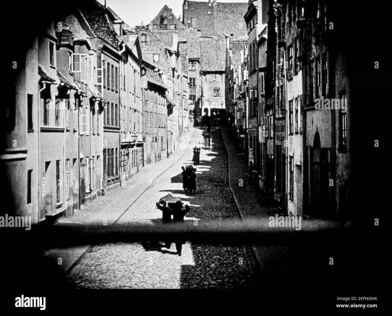 A scene from the (C)Film Arts Guild film : Nosferatu (1922). Plot ...