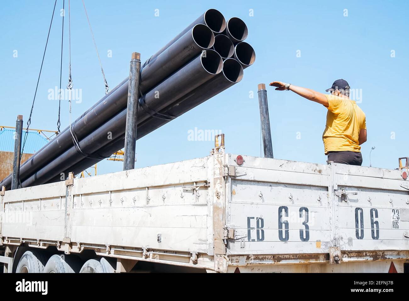 Loading lorry building materials hi-res stock photography and images ...