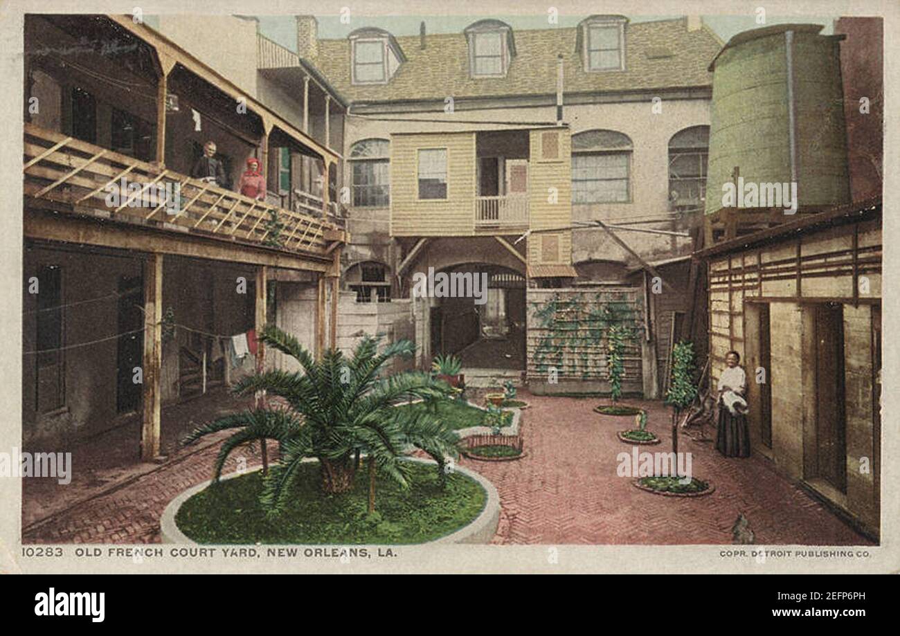 Old french court yard hi-res stock photography and images - Alamy