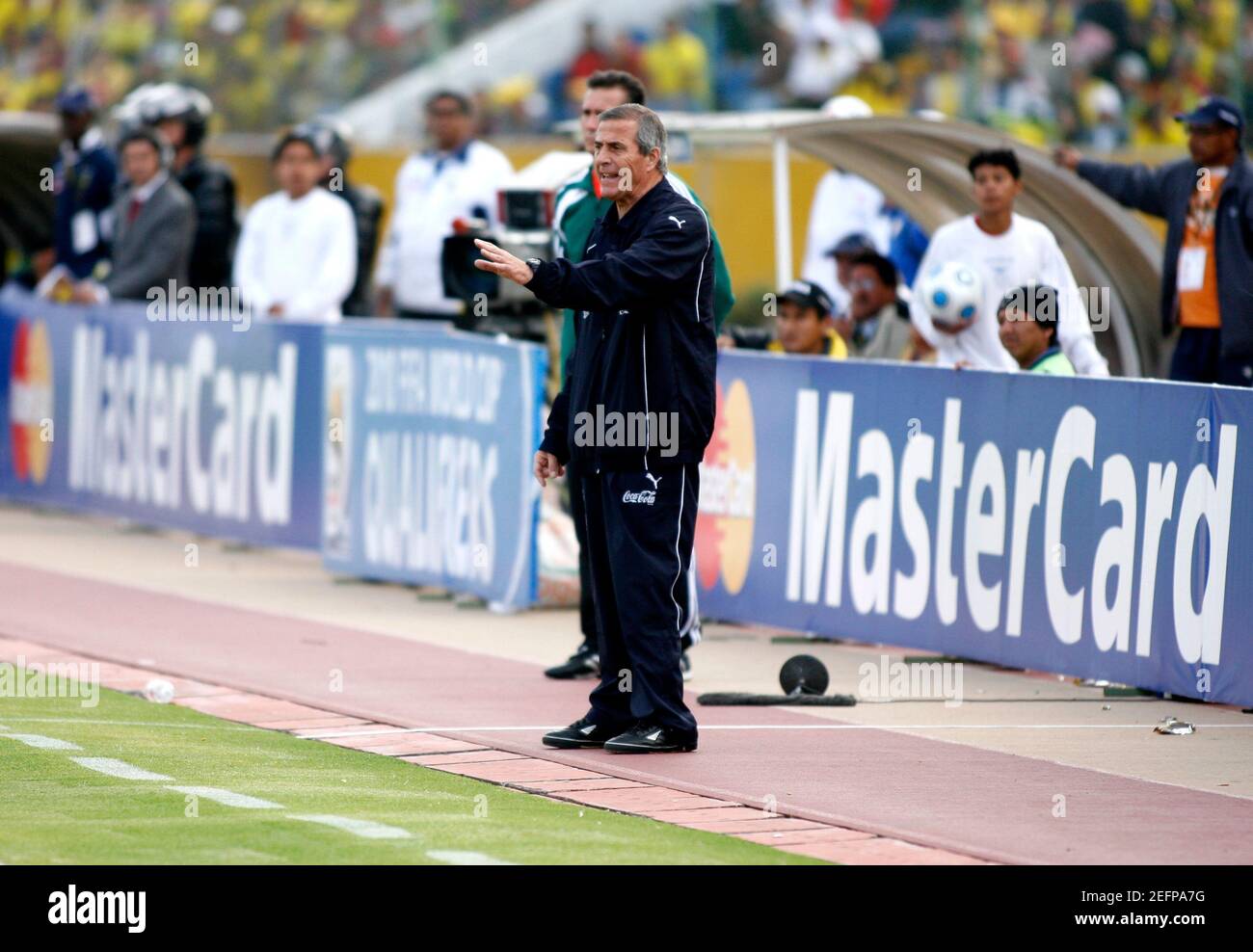 Estadio olimpico atahualpa ecuador hi-res stock photography and images ...