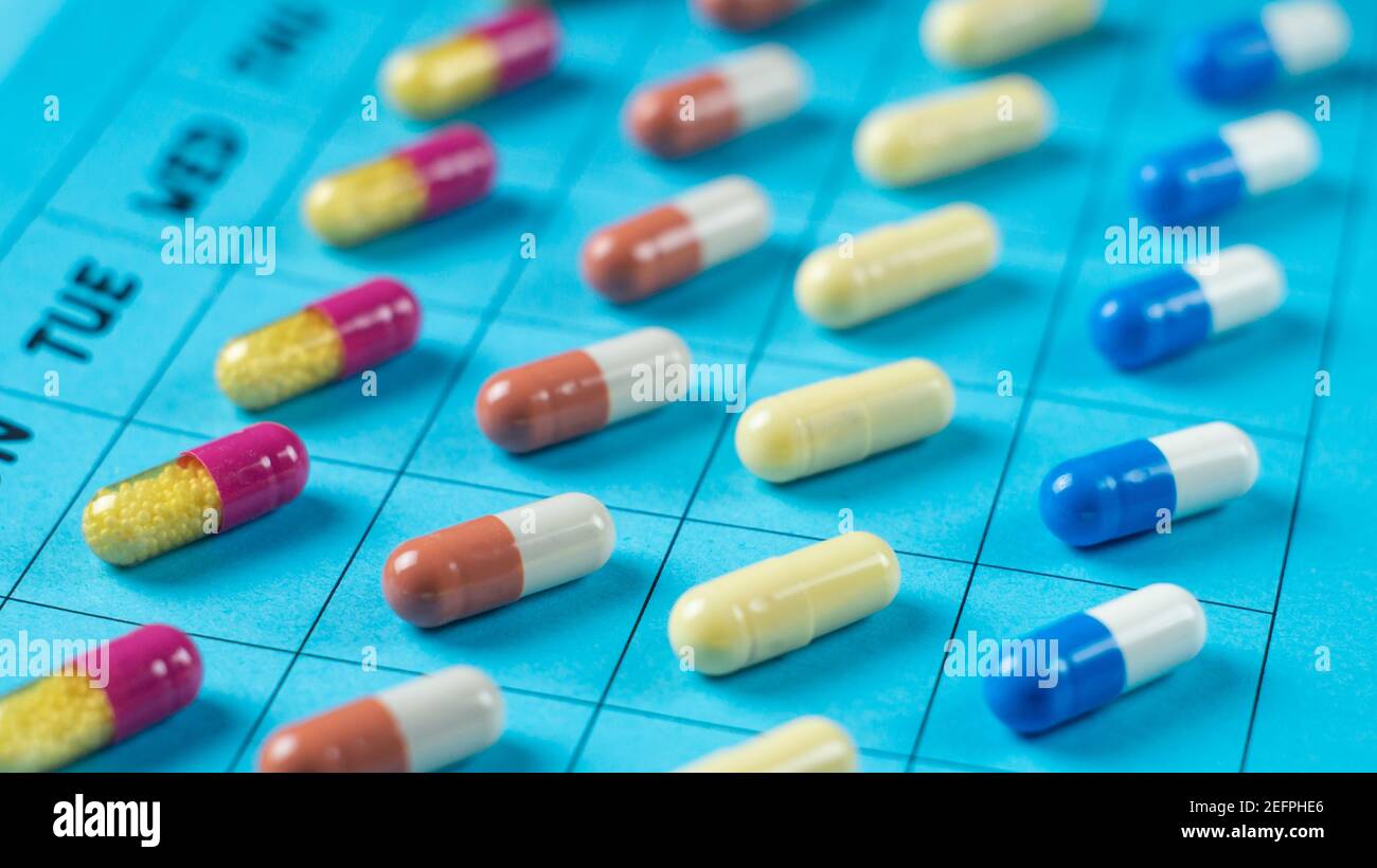 Daily and weekly medication schedule. Medicines or dietary supplements ...