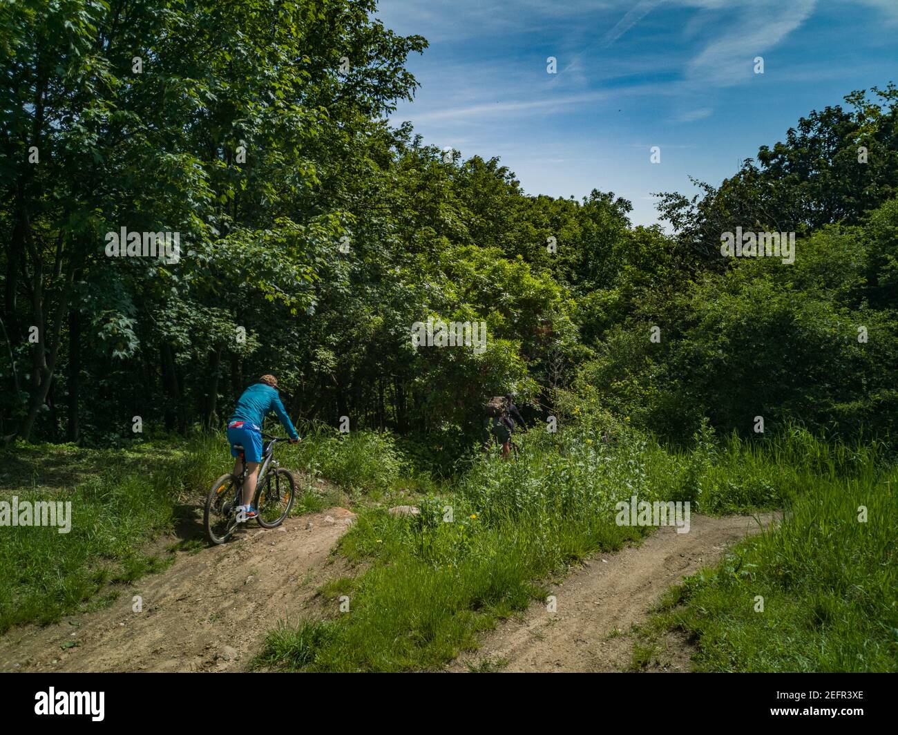 Downhill edge hi-res stock photography and images - Alamy
