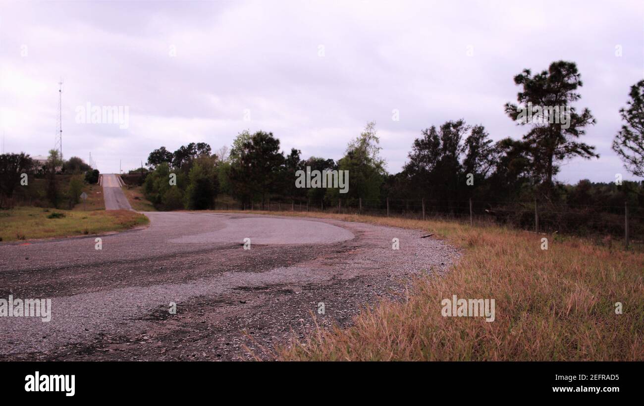 open road with no traffic Stock Photo - Alamy