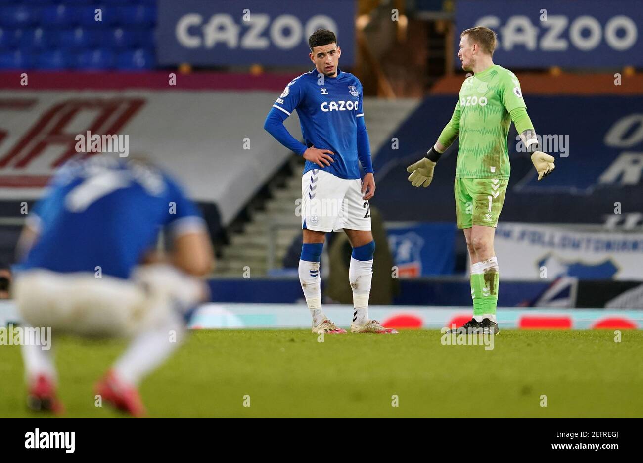 Jordan pickford stand dejected hi-res stock photography and images - Alamy