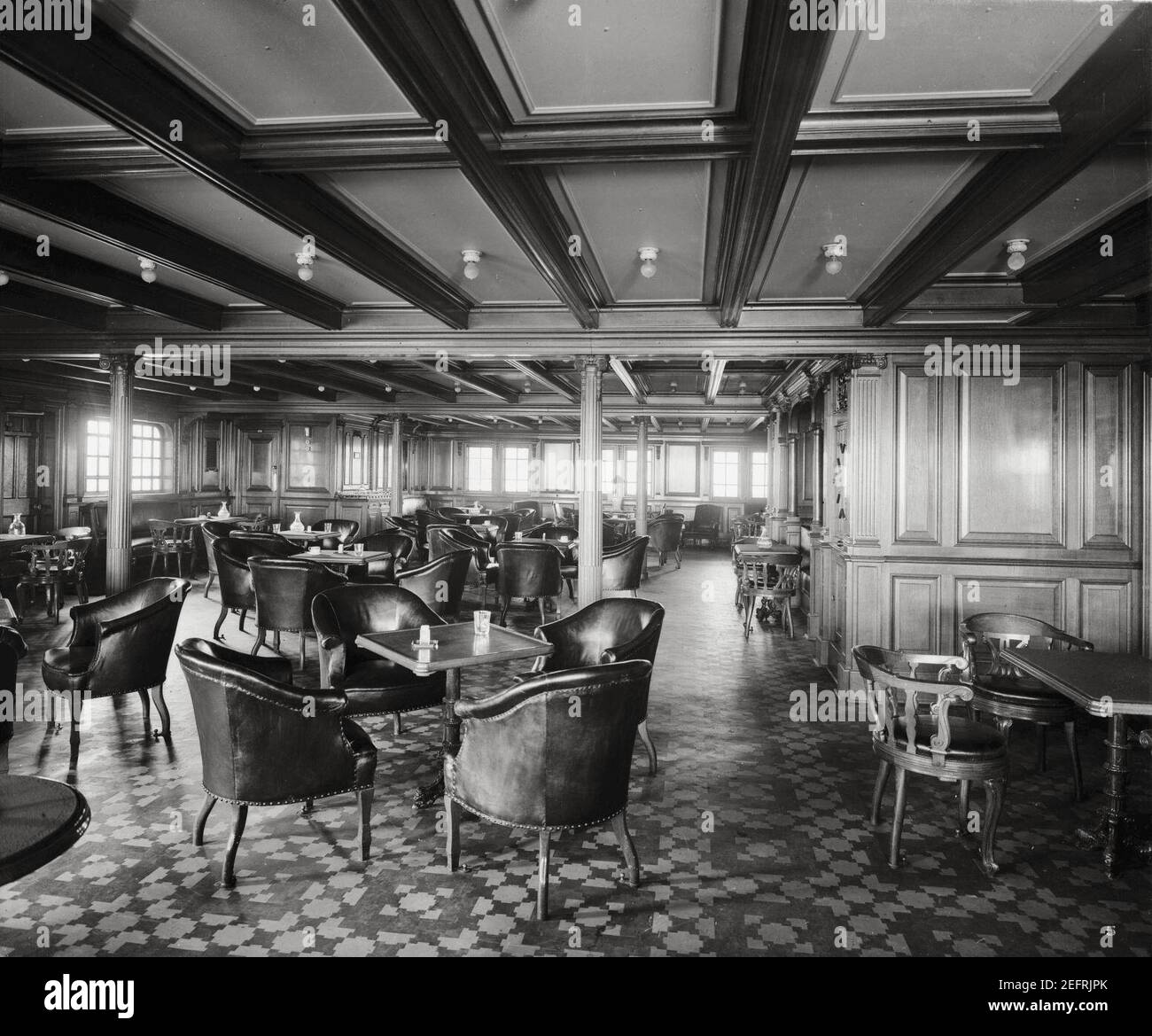 Class and smoking hi-res stock photography and images - Alamy