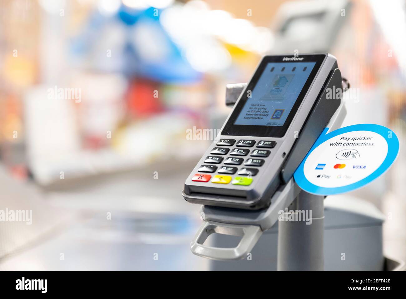 A chip and pin machine in a UK supermarket Stock Photo - Alamy