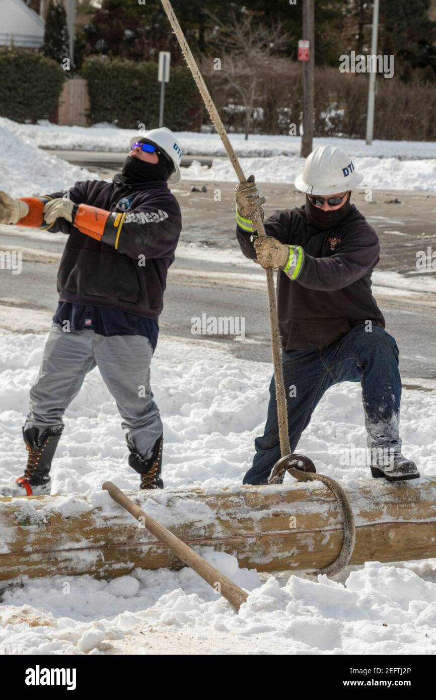 Utility Pole Worker High Resolution Stock Photography and Images - Alamy