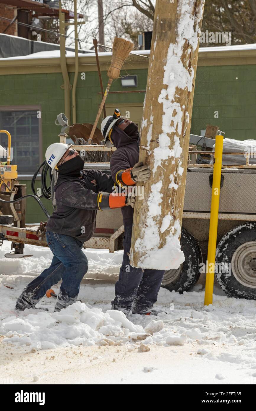 Bitterly cold weather hi-res stock photography and images - Alamy