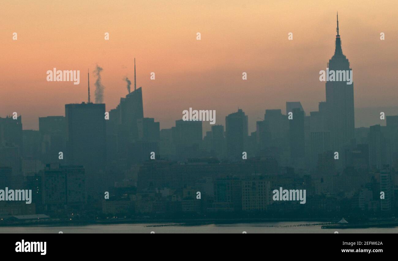 City in golden hour hi-res stock photography and images - Alamy