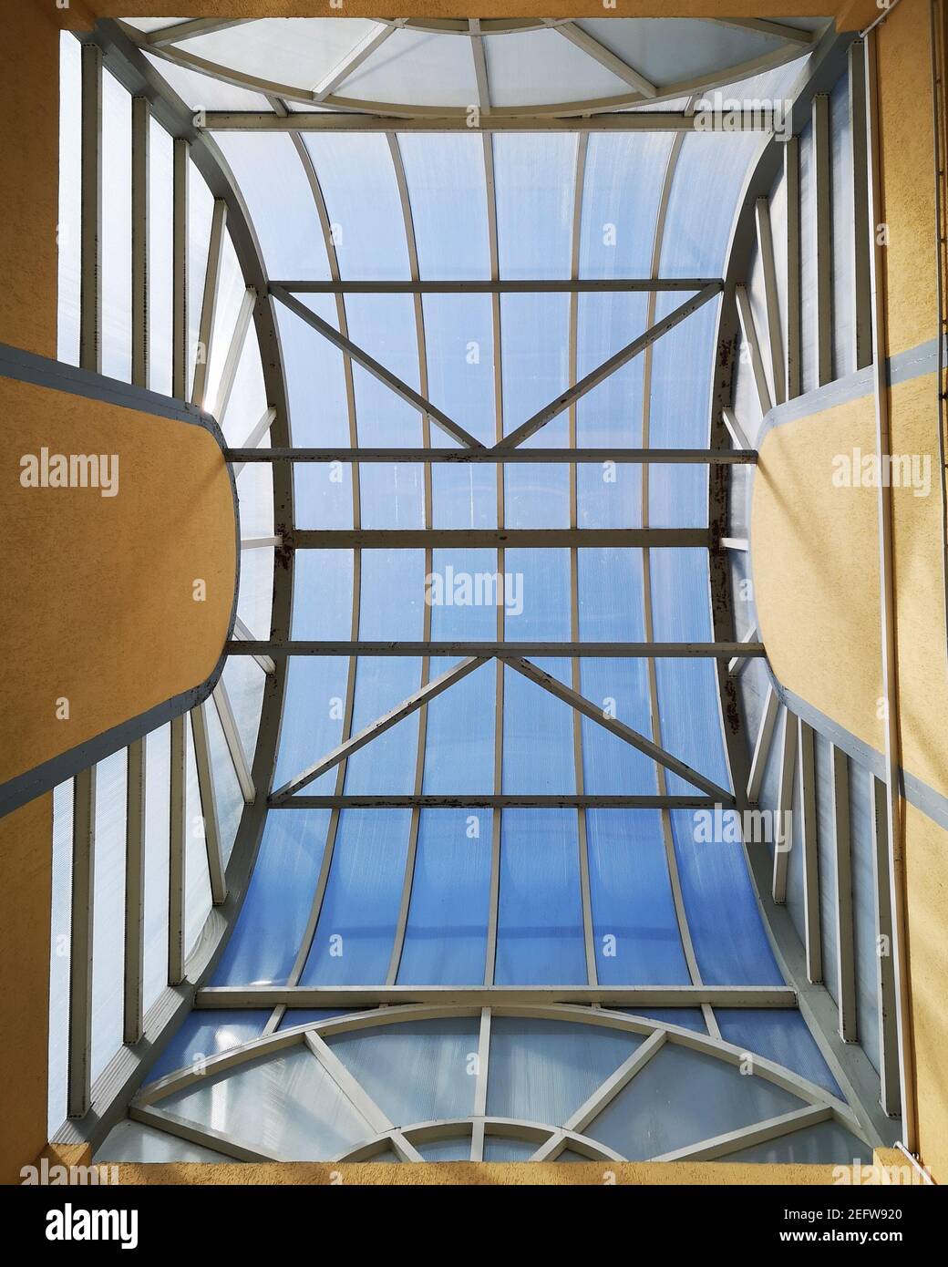 Upward view blue dome hi-res stock photography and images - Alamy