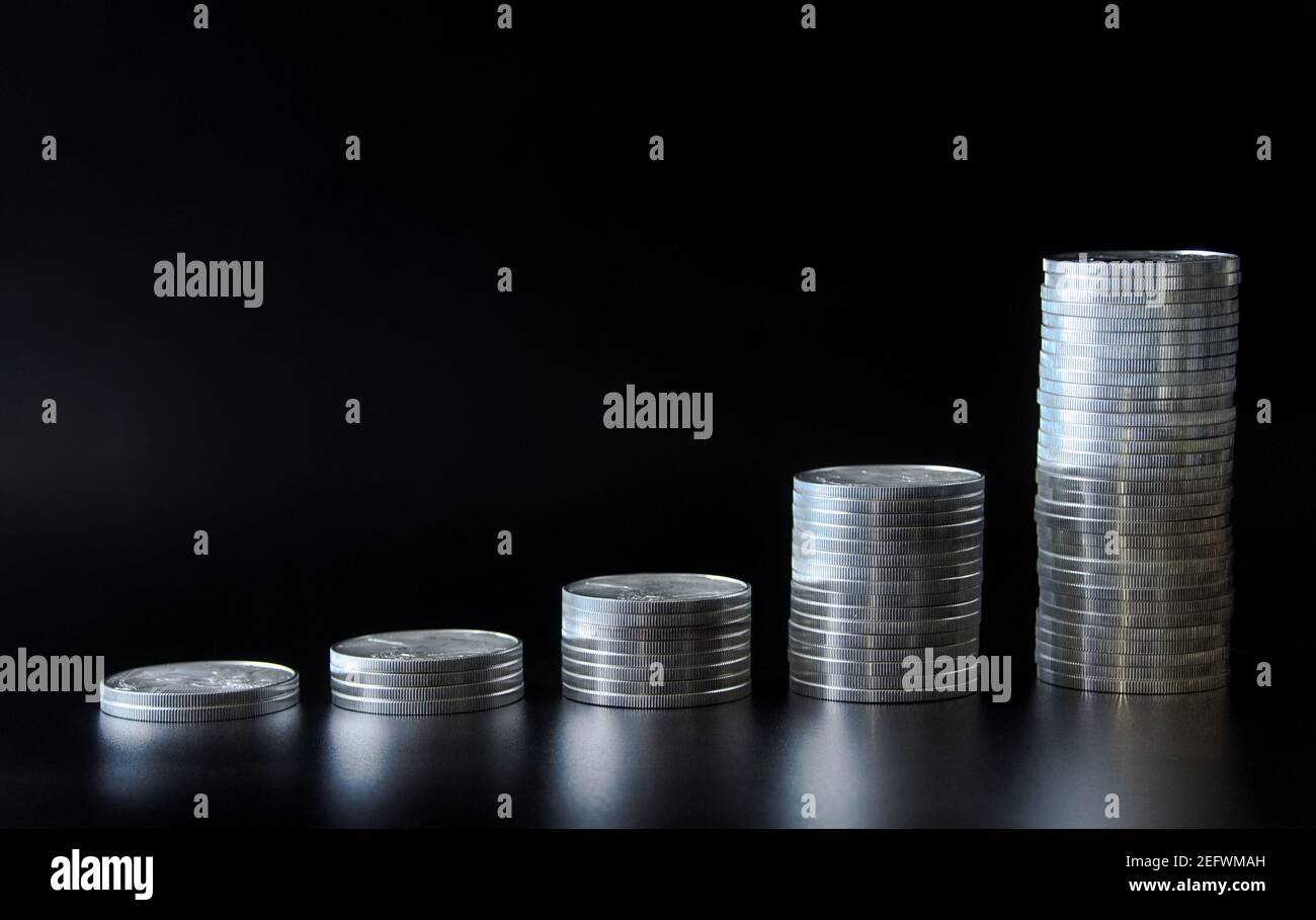 Five stacks of silver Eagle coins of increasing height Stock Photo - Alamy