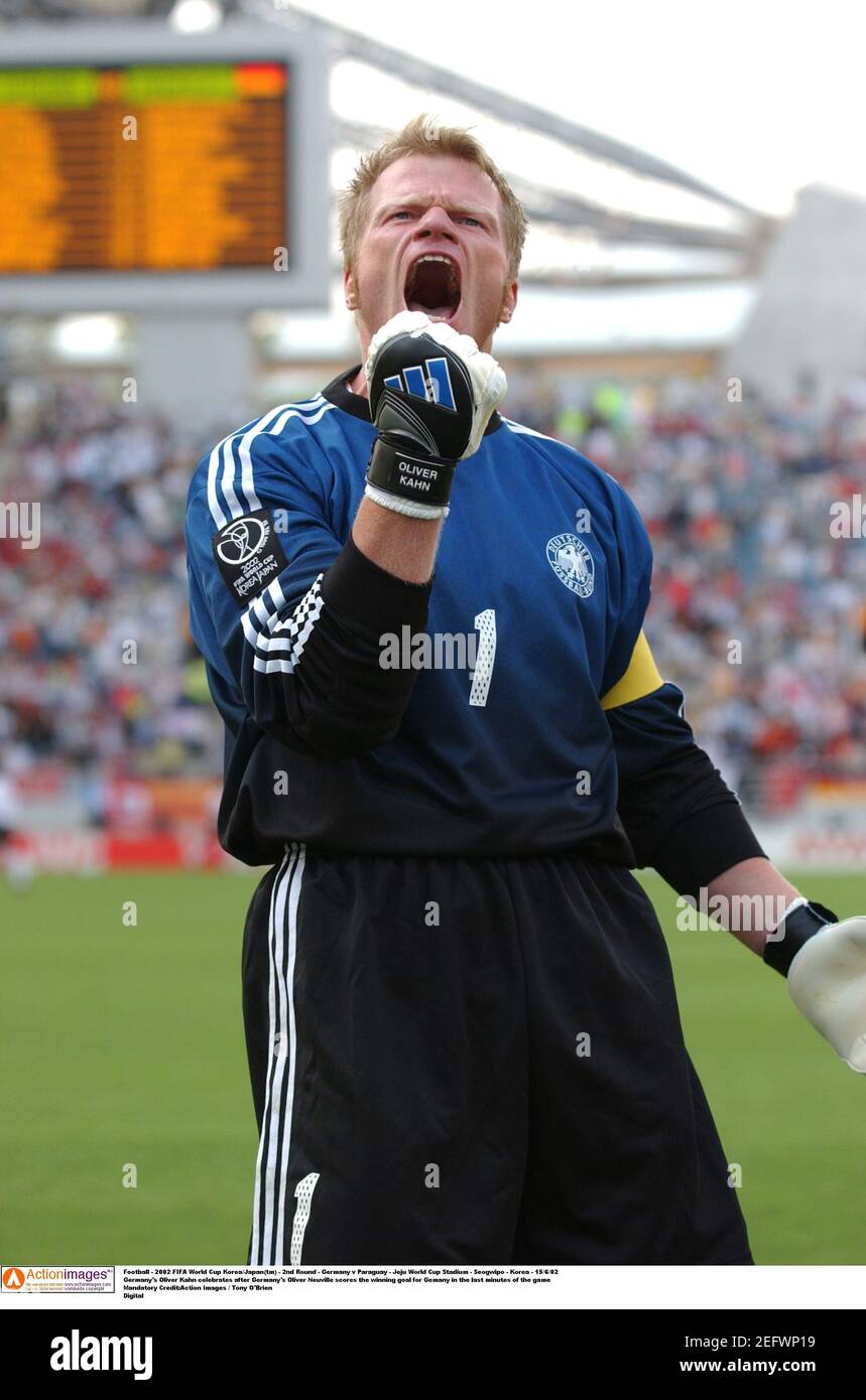 Oliver kahn 2002 world cup hi-res stock photography and images - Alamy