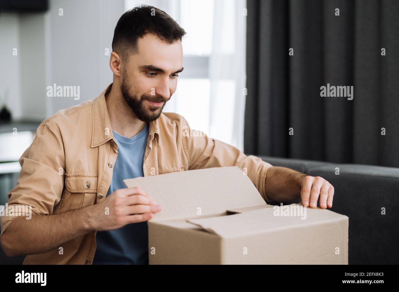 Person opening delivery box hi-res stock photography and images - Alamy