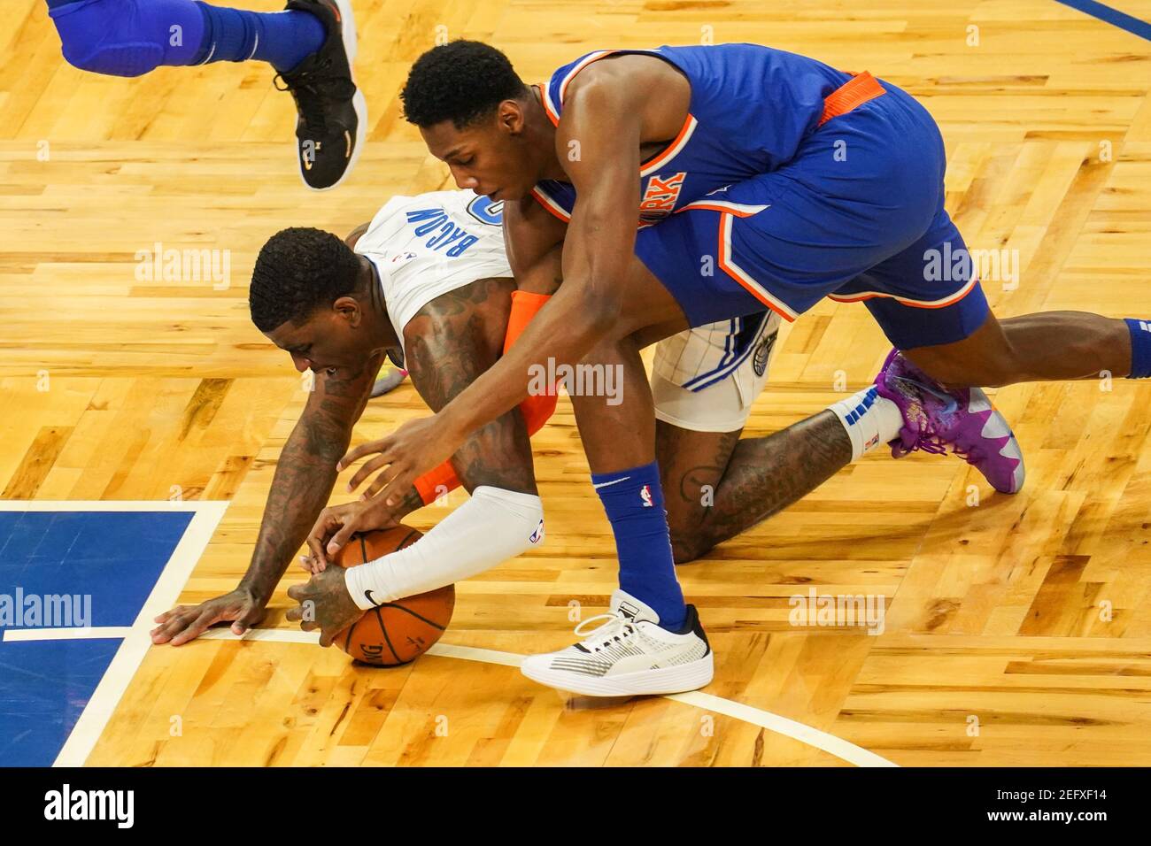 Basketball referee fight hi-res stock photography and images - Alamy