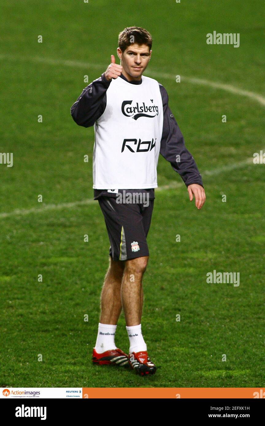Football thumbs up 20 hi-res stock photography and images - Alamy