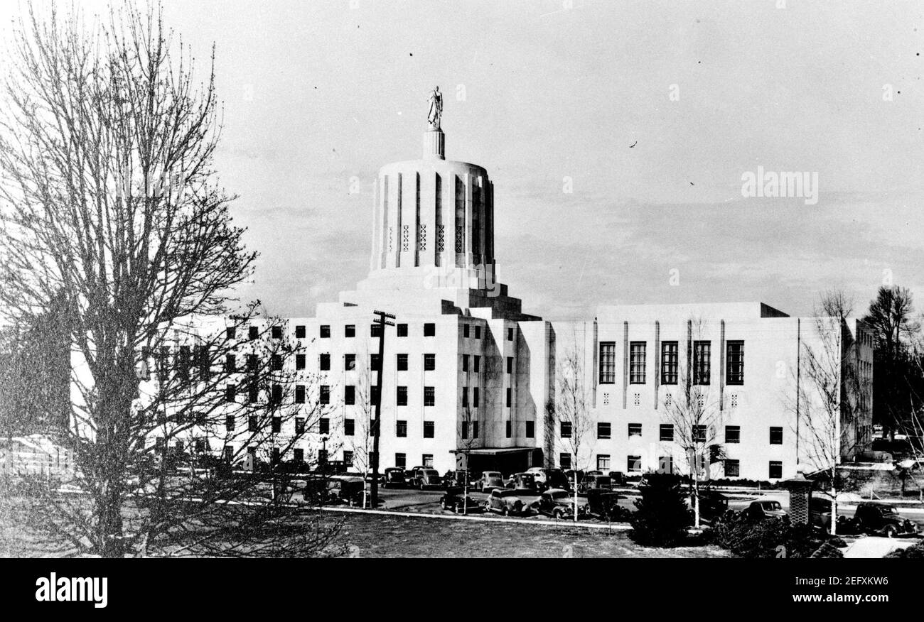 Oregon State Capitol exterior 1939 Stock Photo - Alamy