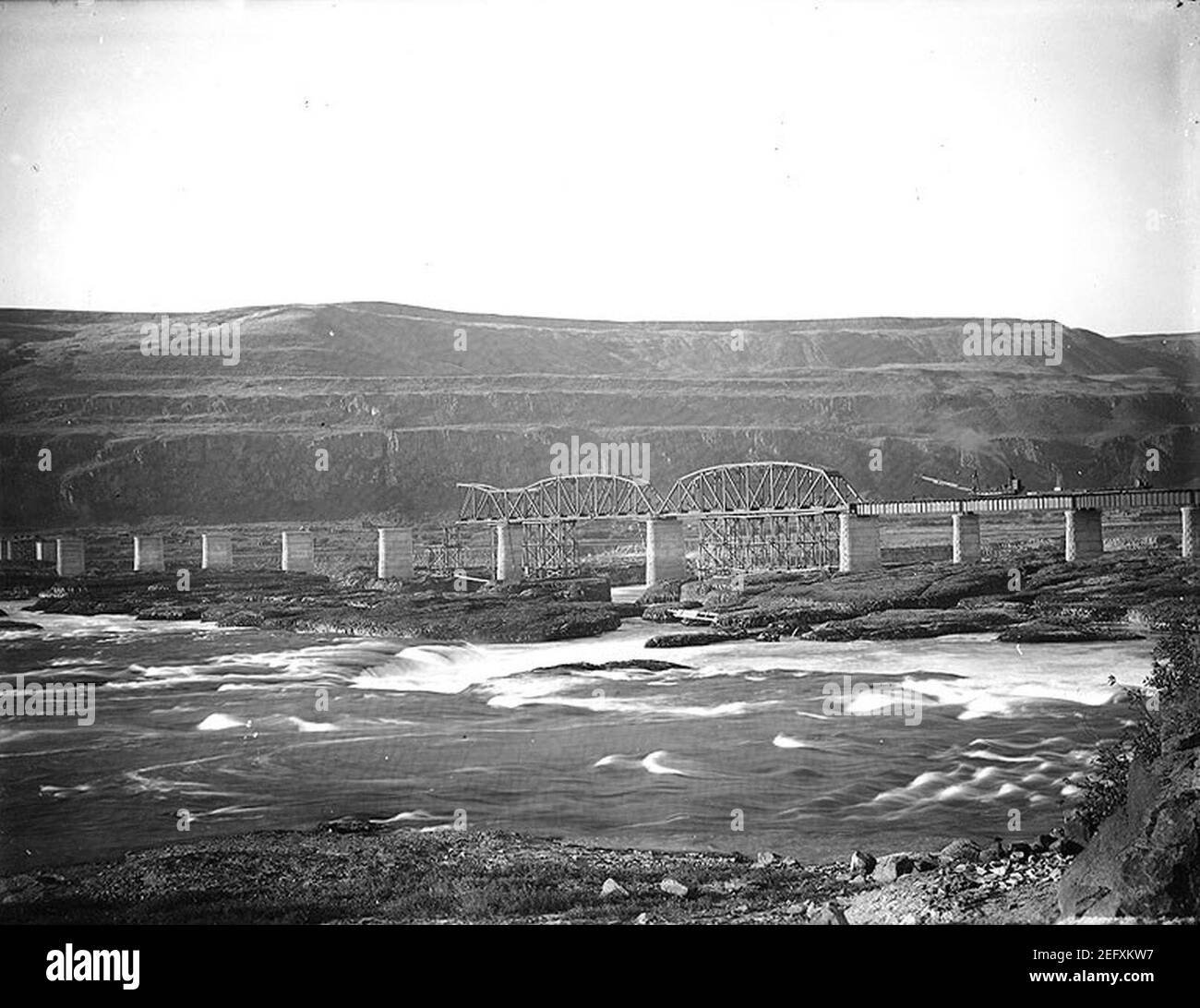 Oregon Trunk Railway bridge on the Columbia River at Celilo Falls, ca ...