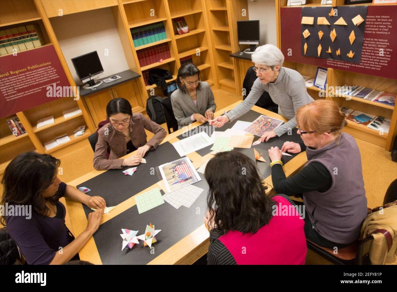 Origami Workshop (17005246632 Stock Photo - Alamy