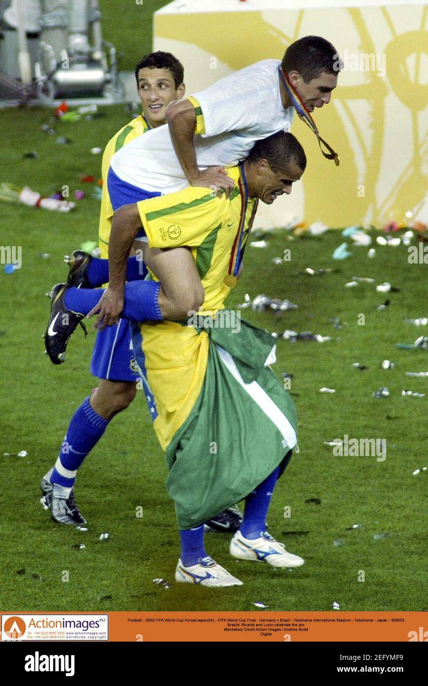 Brazil football 2002 win hi-res stock photography and images - Alamy