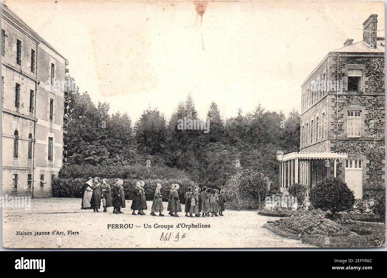Orphelinat de Perrou Stock Photo - Alamy