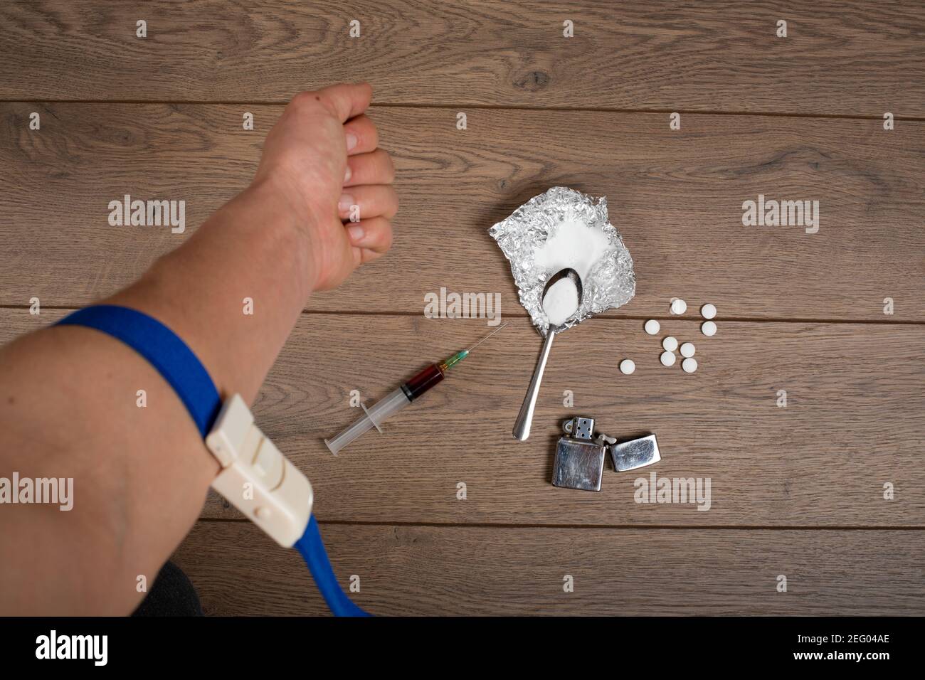 Drug syringes, heroin, spoon on a wooden floor Stock Photo - Alamy