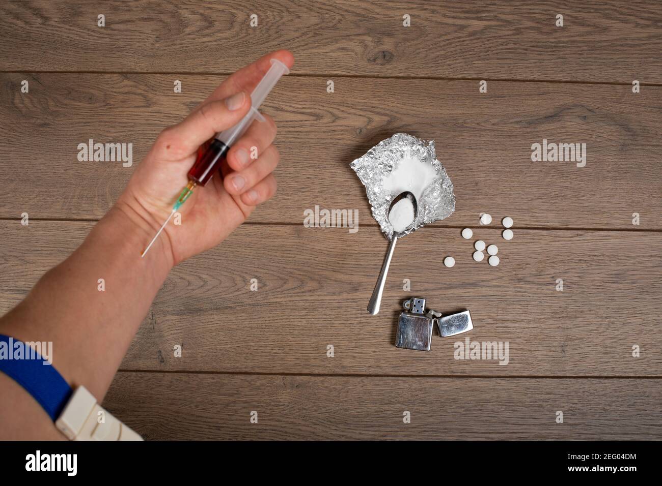 Drug syringes, heroin, spoon on a wooden floor Stock Photo - Alamy
