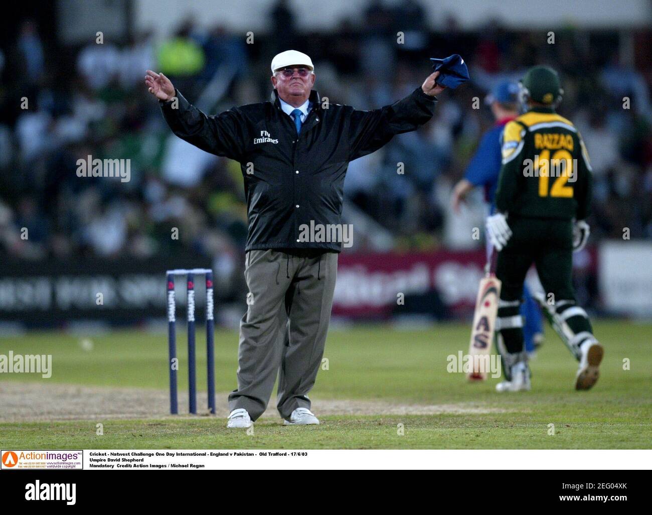 Cricket umpire challenge hi-res stock photography and images - Alamy