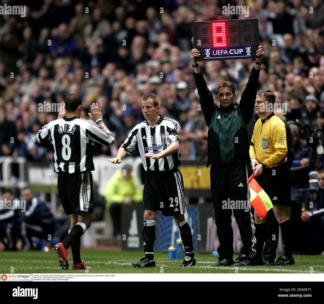 Lee bowyer kieron dyer hi-res stock photography and images - Alamy