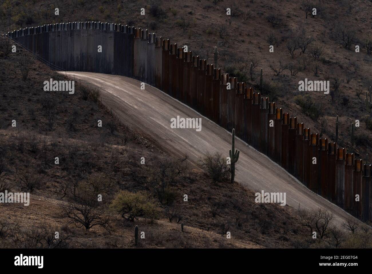 Arizona border wall 2021 hi-res stock photography and images - Alamy