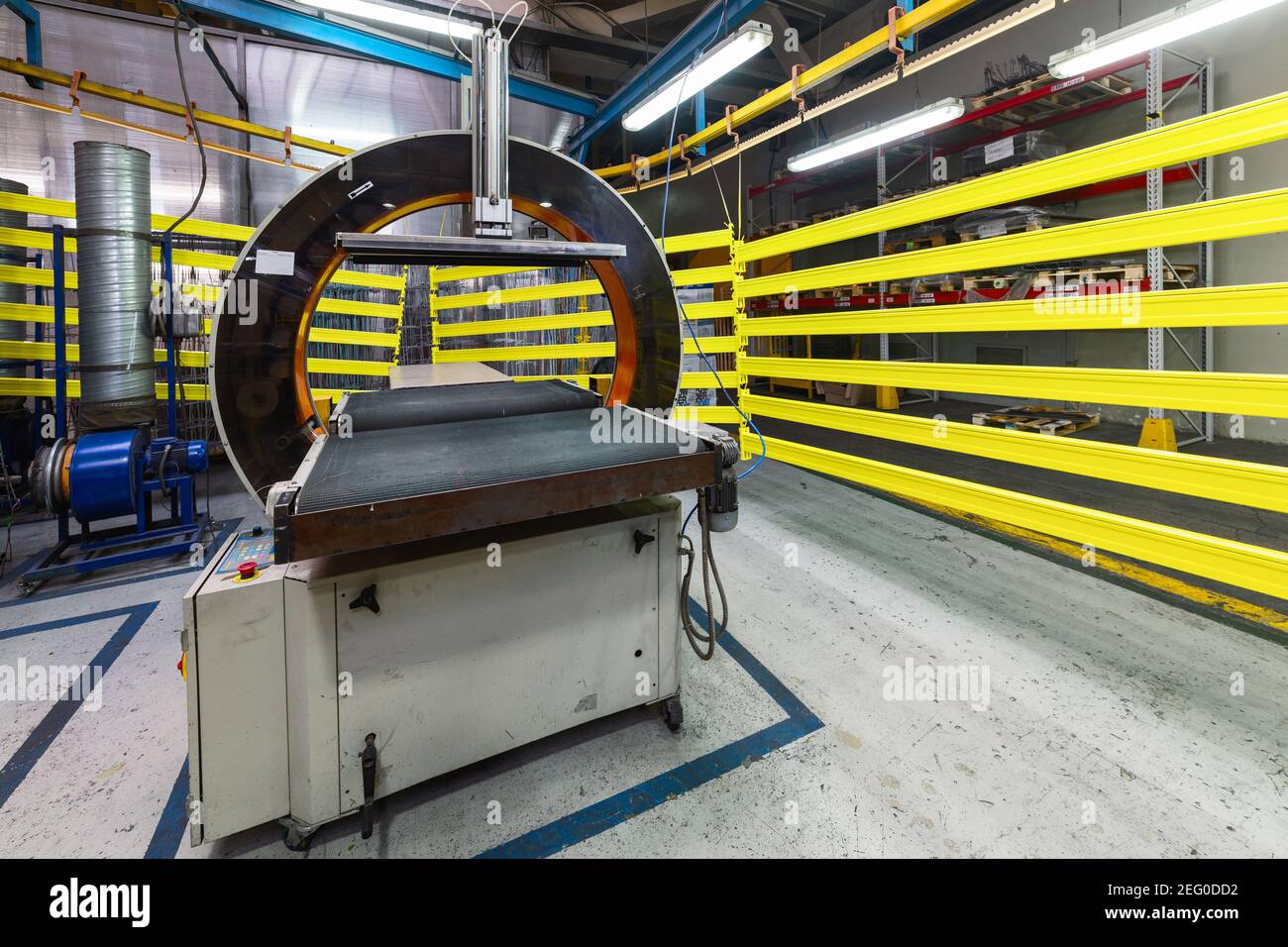 Machine for packing long items. Industrial packaging technology Stock ...