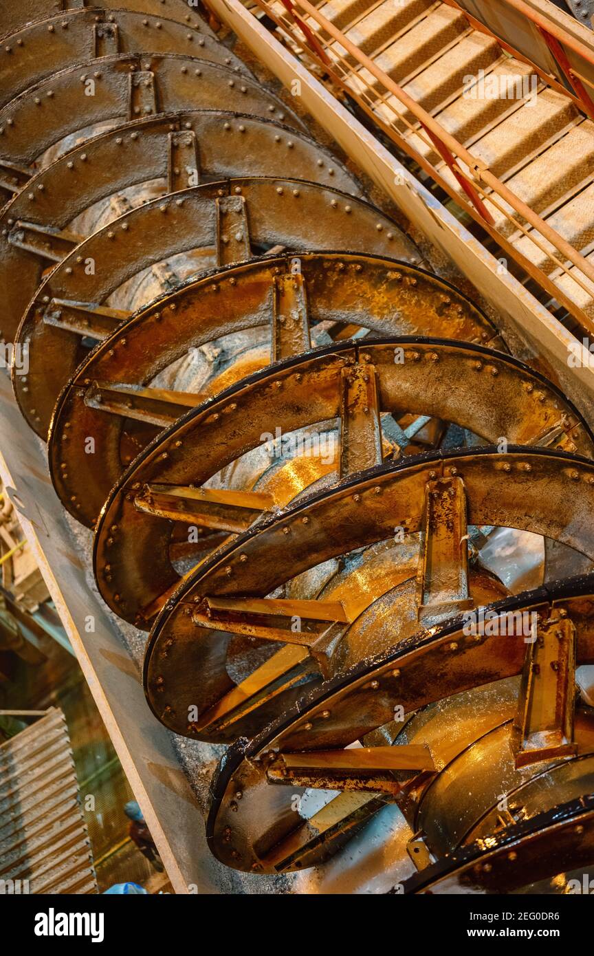 Spiral screw classifier for separating fine sands into fractions ...