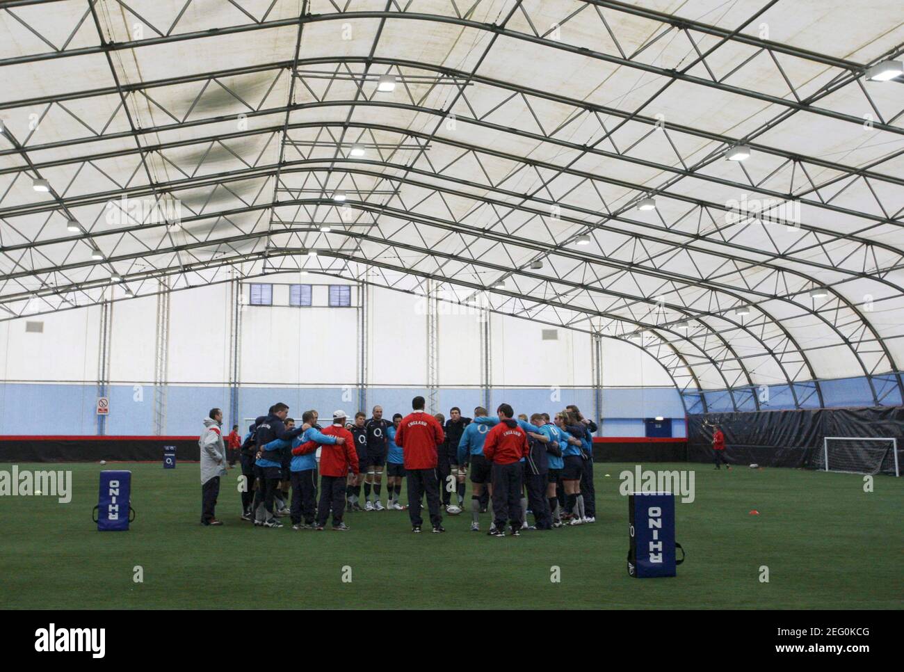 England rugby team in a huddle hi-res stock photography and images - Alamy