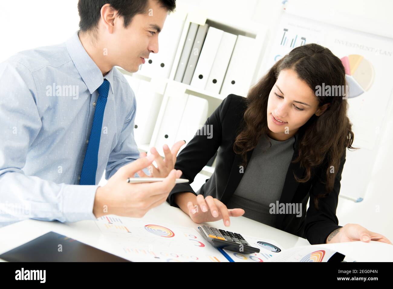 Analysing office hi-res stock photography and images - Alamy