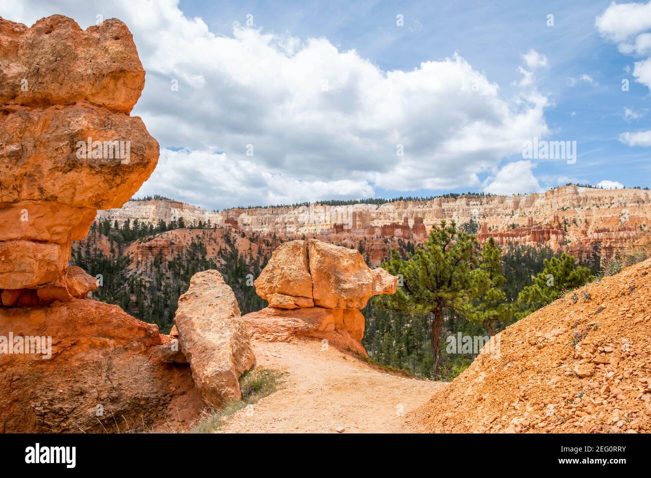 Red Rocks Hoodoos in Bryce Point at Bryce Canyon National Park, Utah ...