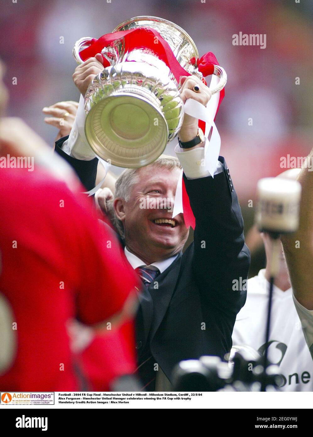 Manchester united manager alex ferguson with fa cup trophy hi-res stock ...