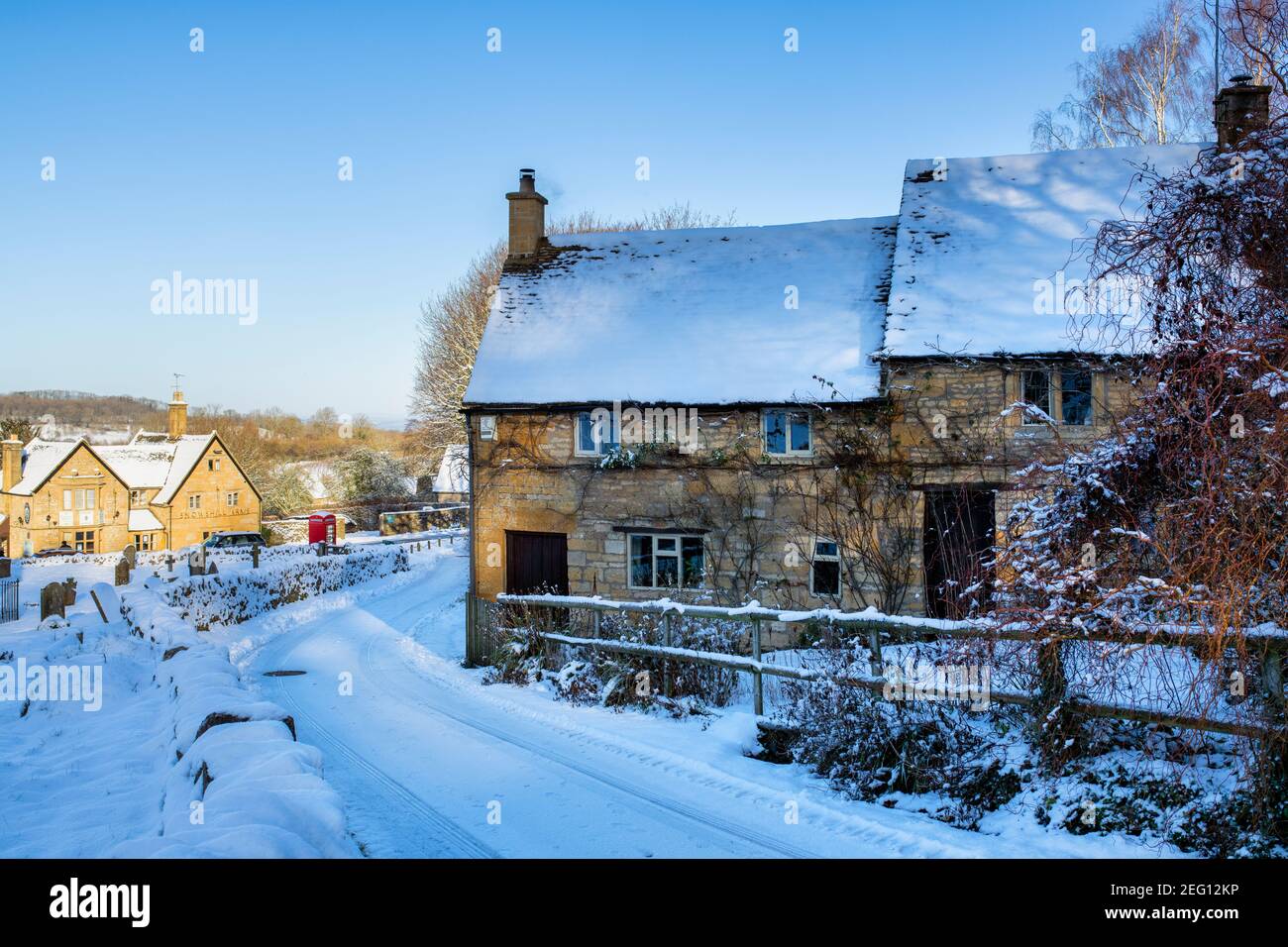 Cotswold stone cottages in the snow in January. Snowshill, Cotswolds ...