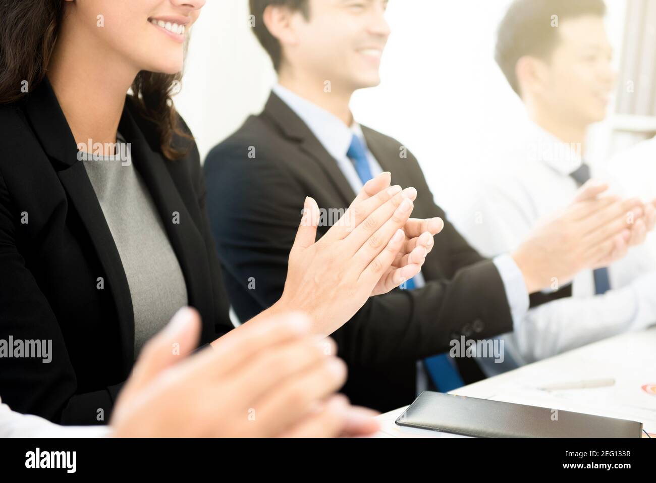 Business people clapping their hands at the meeting Stock Photo - Alamy