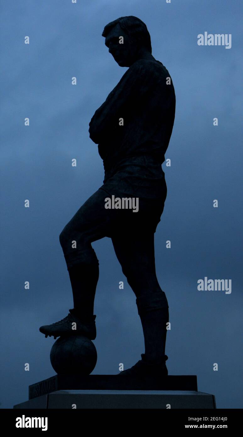 Statue england football captain bobby hi-res stock photography and ...
