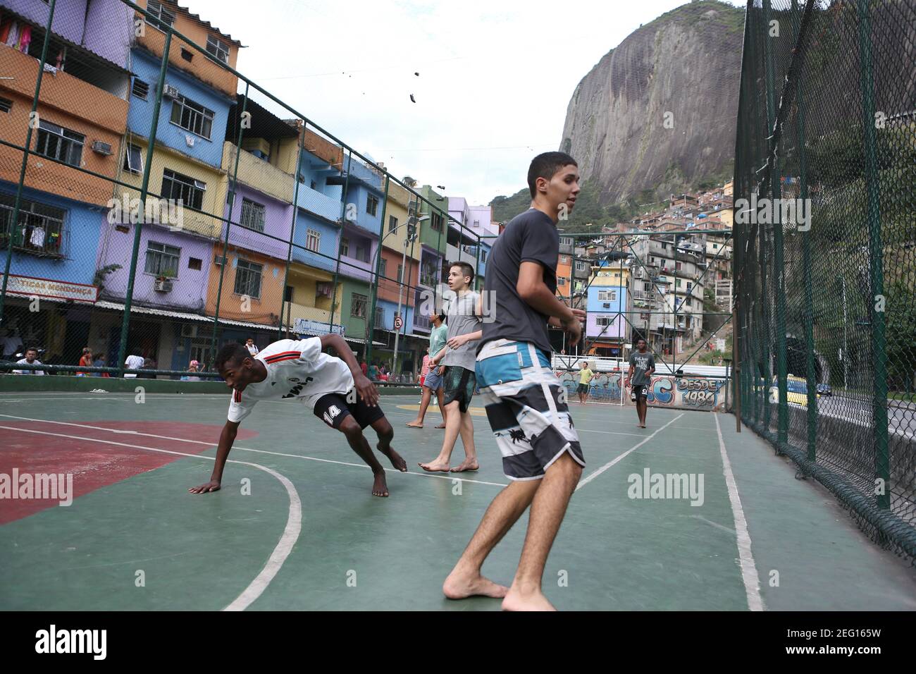 Rio favela football children hi-res stock photography and images - Alamy