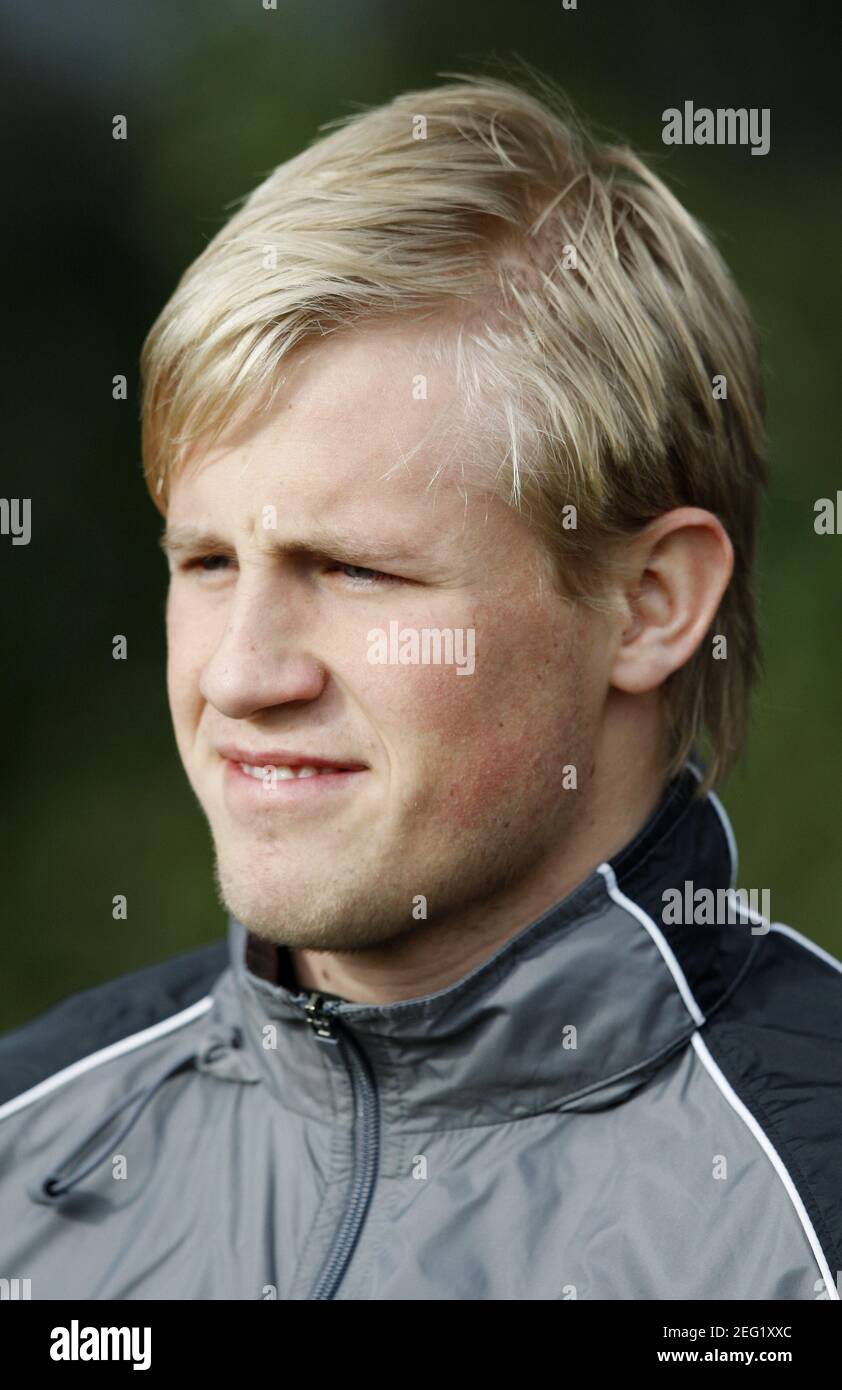 Kasper schmeichel and peter schmeichel hi-res stock photography and ...
