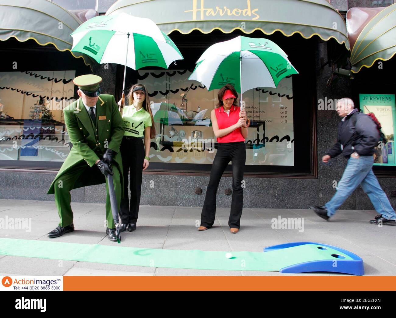 Harrods harrods doorman doorman hi-res stock photography and images - Alamy