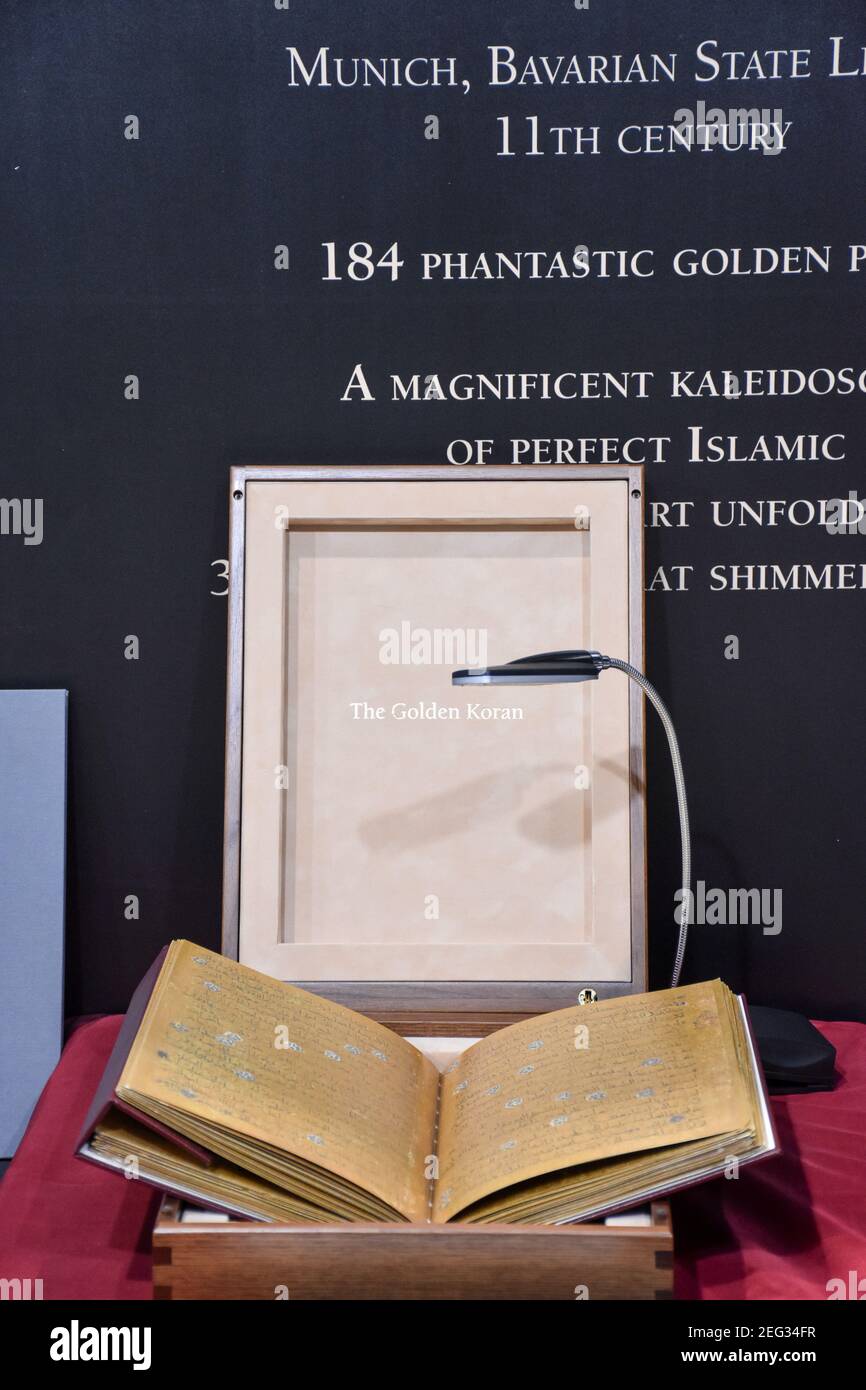 Arabic books hi-res stock photography and images - Alamy