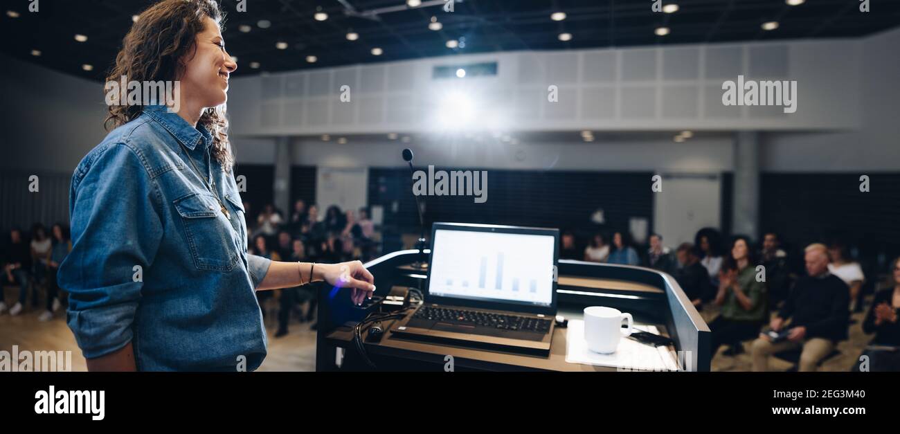 Female giving speech podium hi-res stock photography and images - Alamy