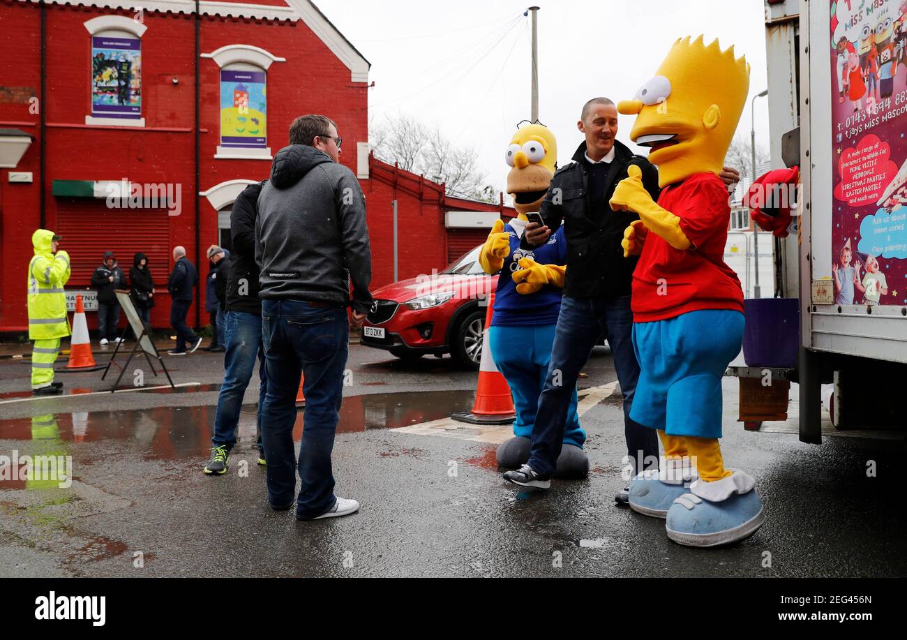 The simpsons characters hi-res stock photography and images - Alamy