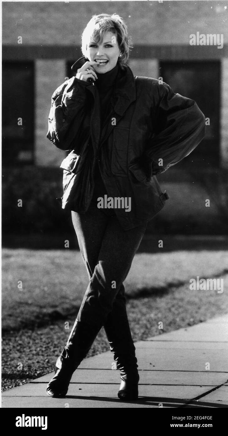 Fiona Fullerton actress posing in Leeds 1987 credit Simon Dewhurst and ...
