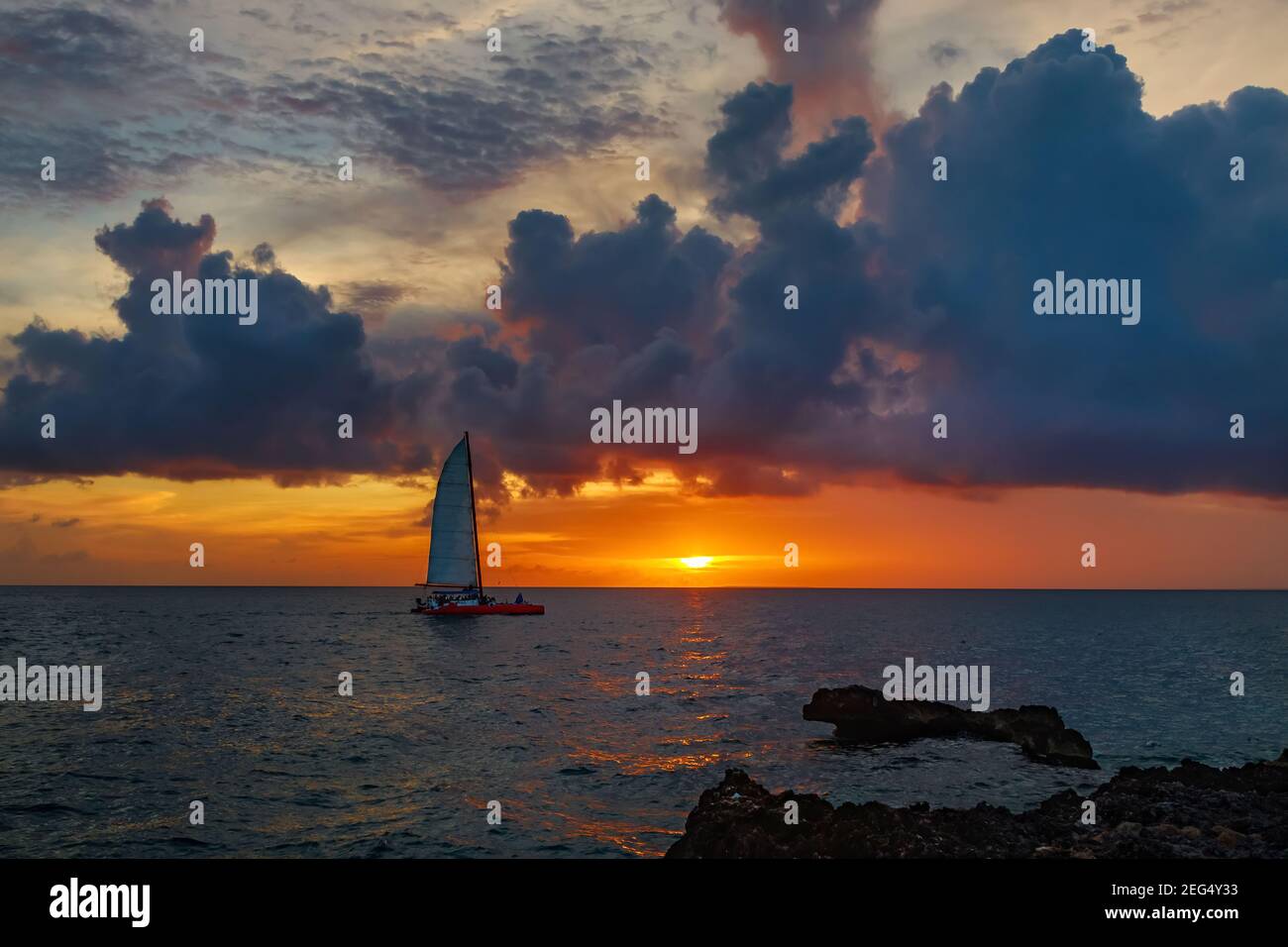 Impressive red orange sunset hi-res stock photography and images - Alamy