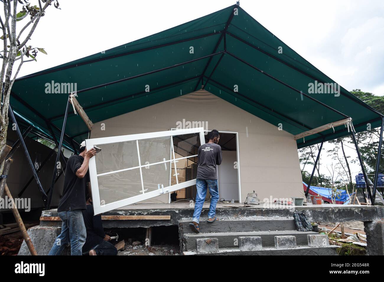 Temporary isolation center hi-res stock photography and images - Alamy