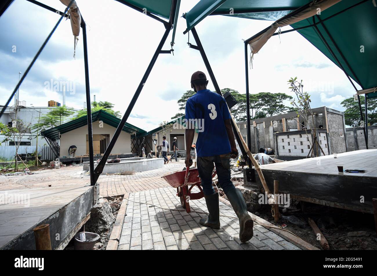 Temporary isolation center hi-res stock photography and images - Alamy
